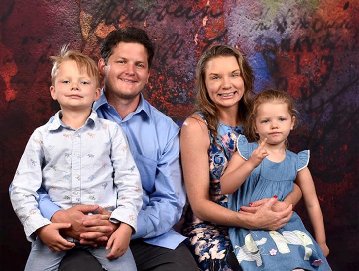 From Awkward Family Portraits To Epic Photobombs, These Hilarious Beach ...