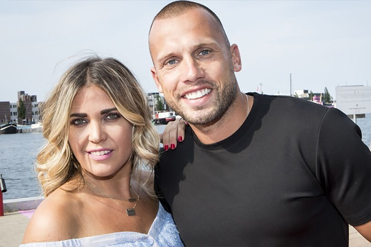 Deze voetbalsterren worden achter de schermen gesteund door hun partner ...