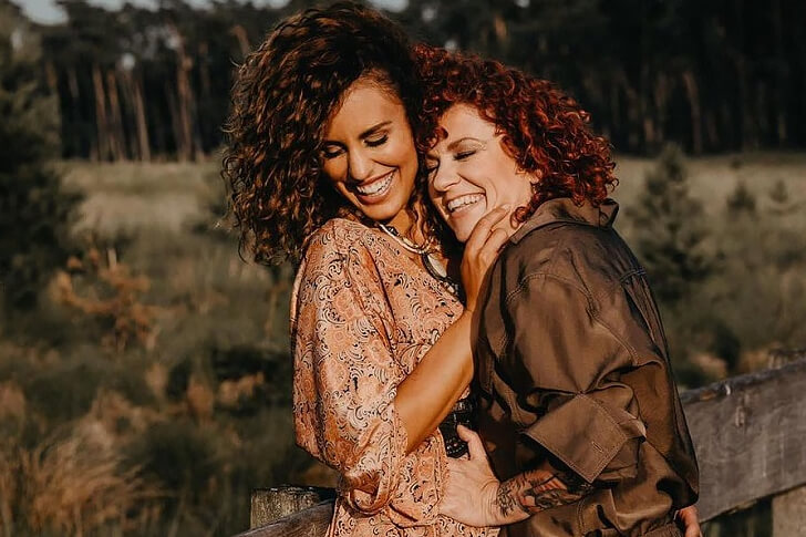 Still Together - German: BERÜHMTE PAARE, DIE DIE KRAFT DER LIEBE ZEIGEN ...