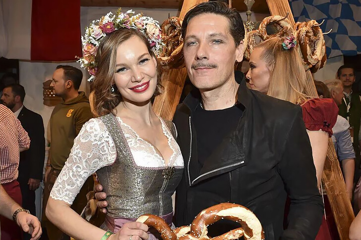 Still Together - German: BERÜHMTE PAARE, DIE DIE KRAFT DER LIEBE ZEIGEN ...